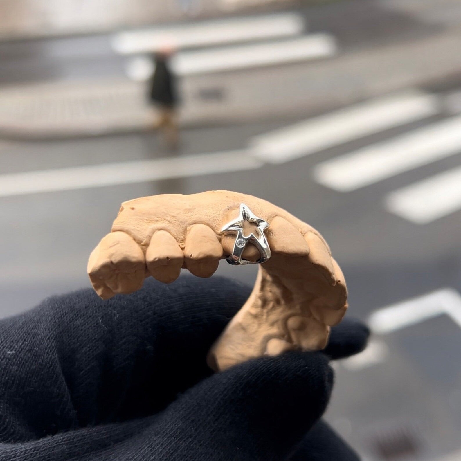 Buy custom hiphop Grillz, teeth grillz in India, Dubai, Italy, Japan